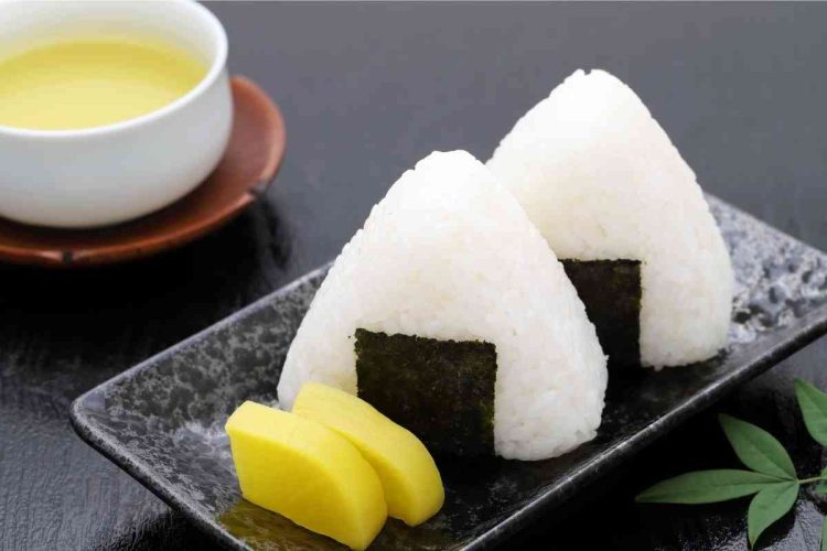 How To Reheat Onigiri (3 Easy Ways)